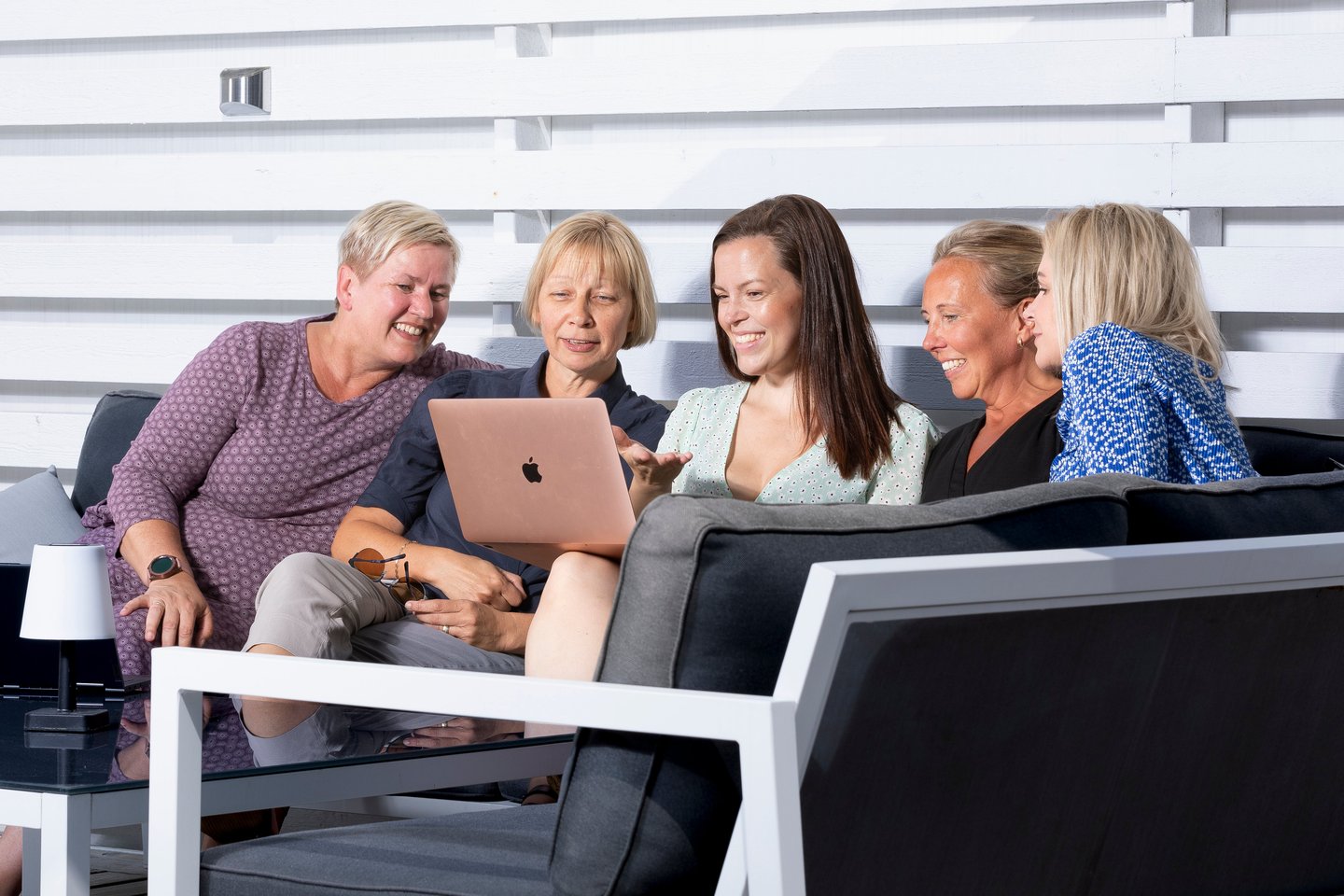 For International companies | Accounting, HR and legal services | EMU